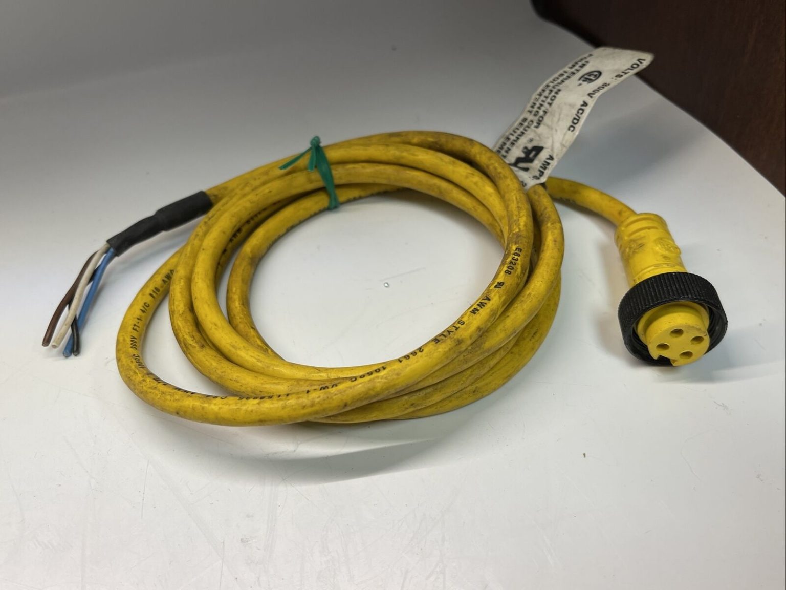 Allen-Bradley 42GRU-9200-QD1 Photo Switch with Mount