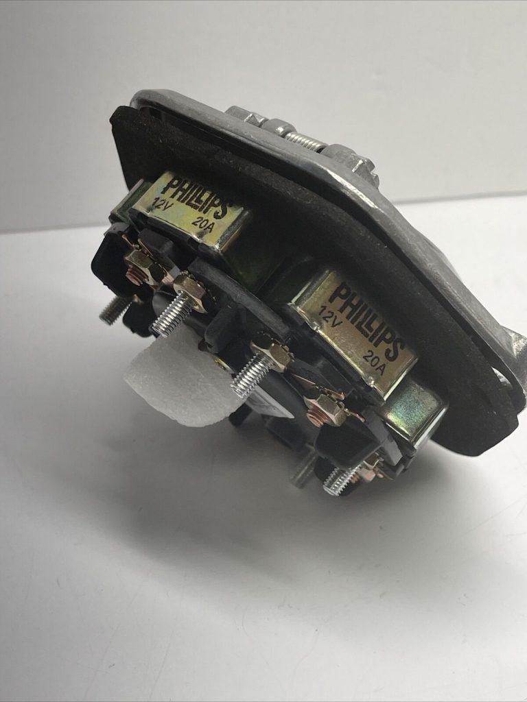 Phillips SAE J560 Wiring Connector Socket 15-762