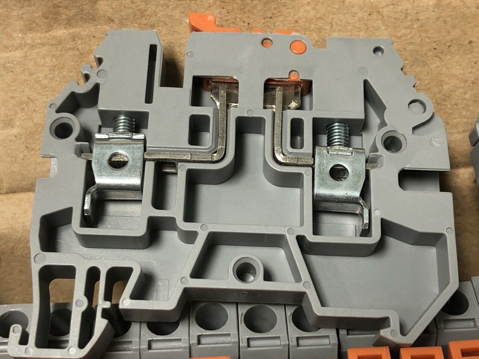 Konnect-It screw disconnect terminal block, KN-KBD10 wire size 26-10 ...